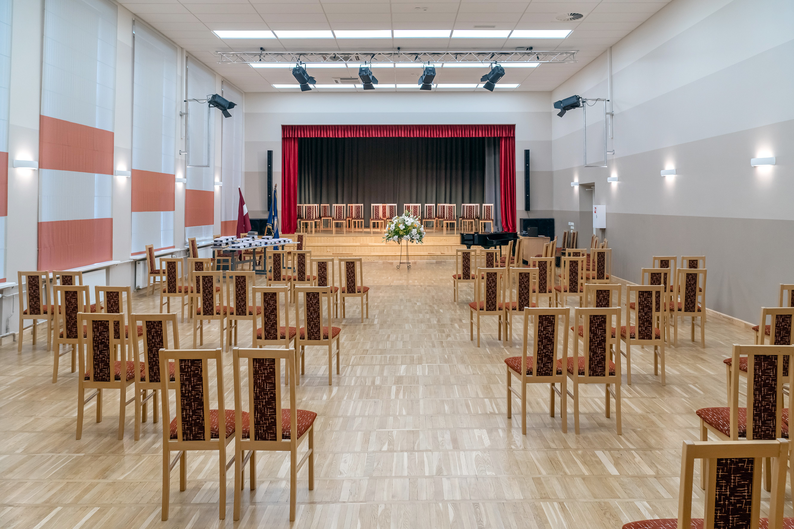 Izsludināts iepirkums "Izglītības un veselības aprūpes iestāžu ēkas ...